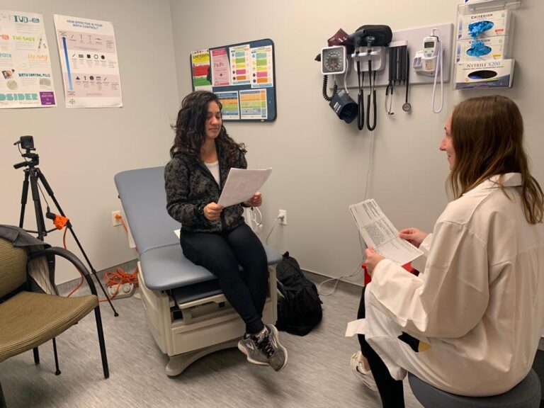 Virtual Reality Training for Language Medical Interpreting - The FLTMAG