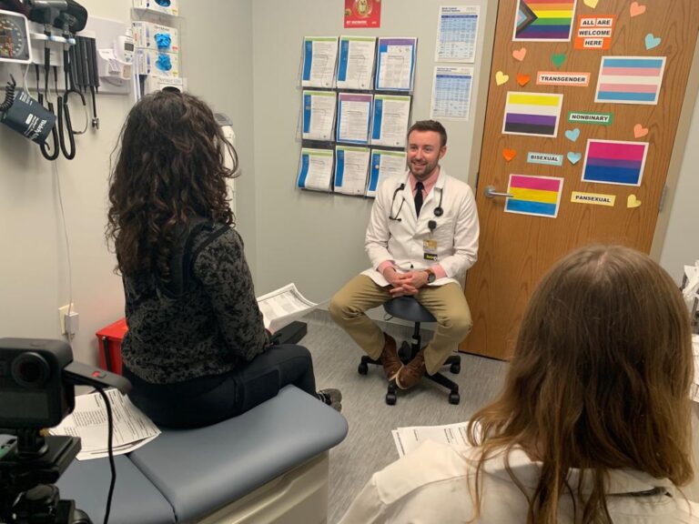 Virtual Reality Training for Language Medical Interpreting - The FLTMAG